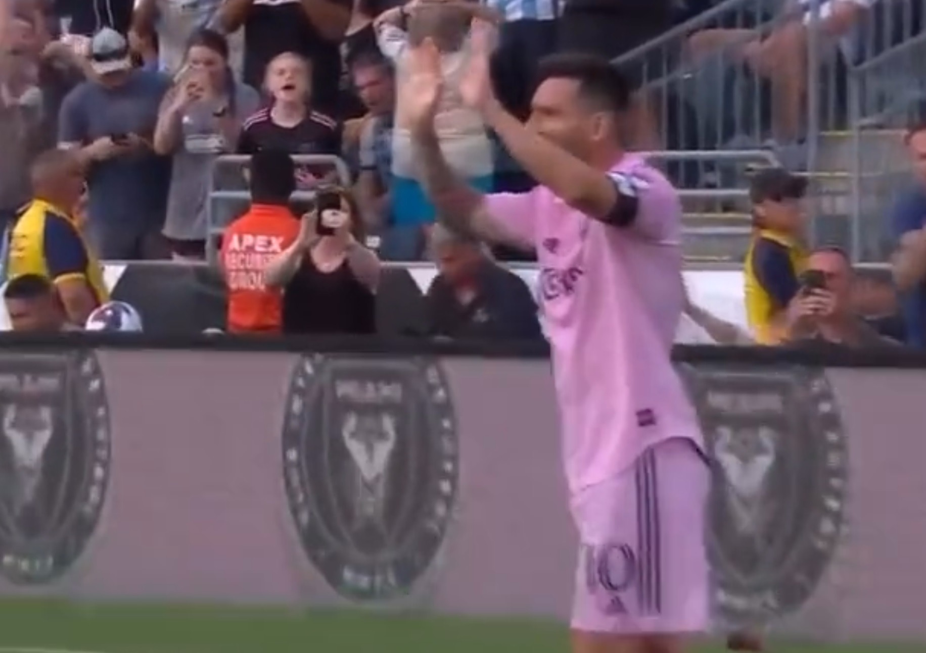 Messi, gol da 25-30 metri con la maglia rosa dell'Inter Miami / VIDEO